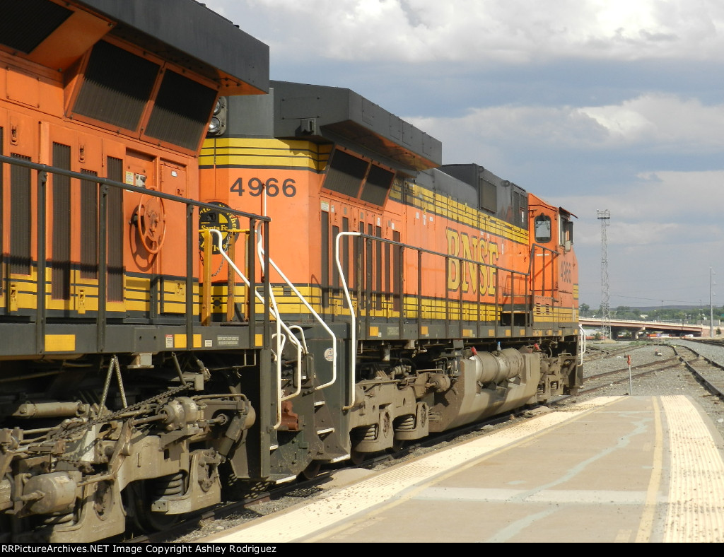 BNSF 4966